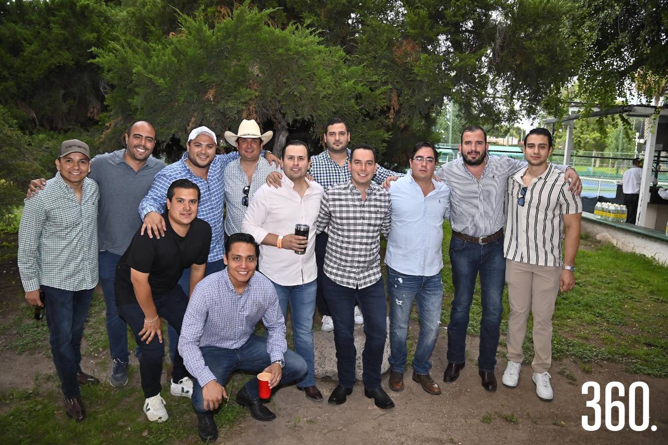 FESTEJO PARA ERICK MUÑIZ