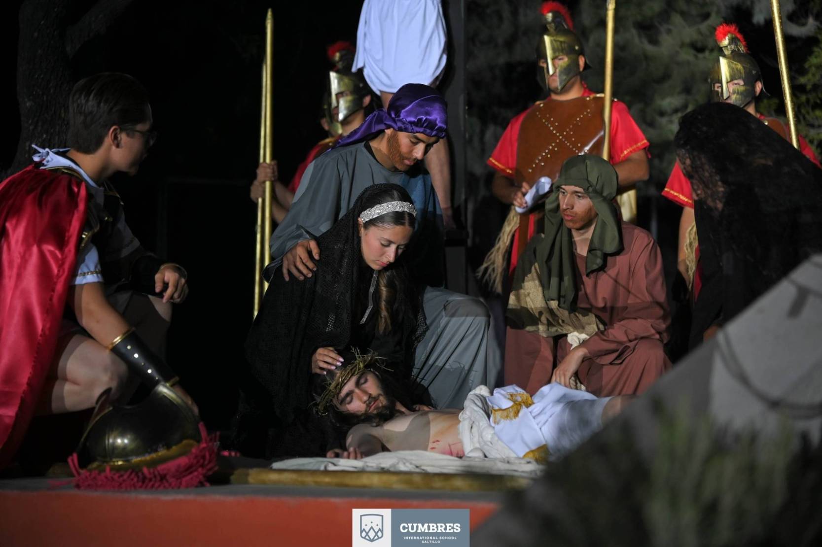 VUELVE EL TRADICIONAL VIACRUCIS VIVIENTE EN EL CUMBRES SALTILLO