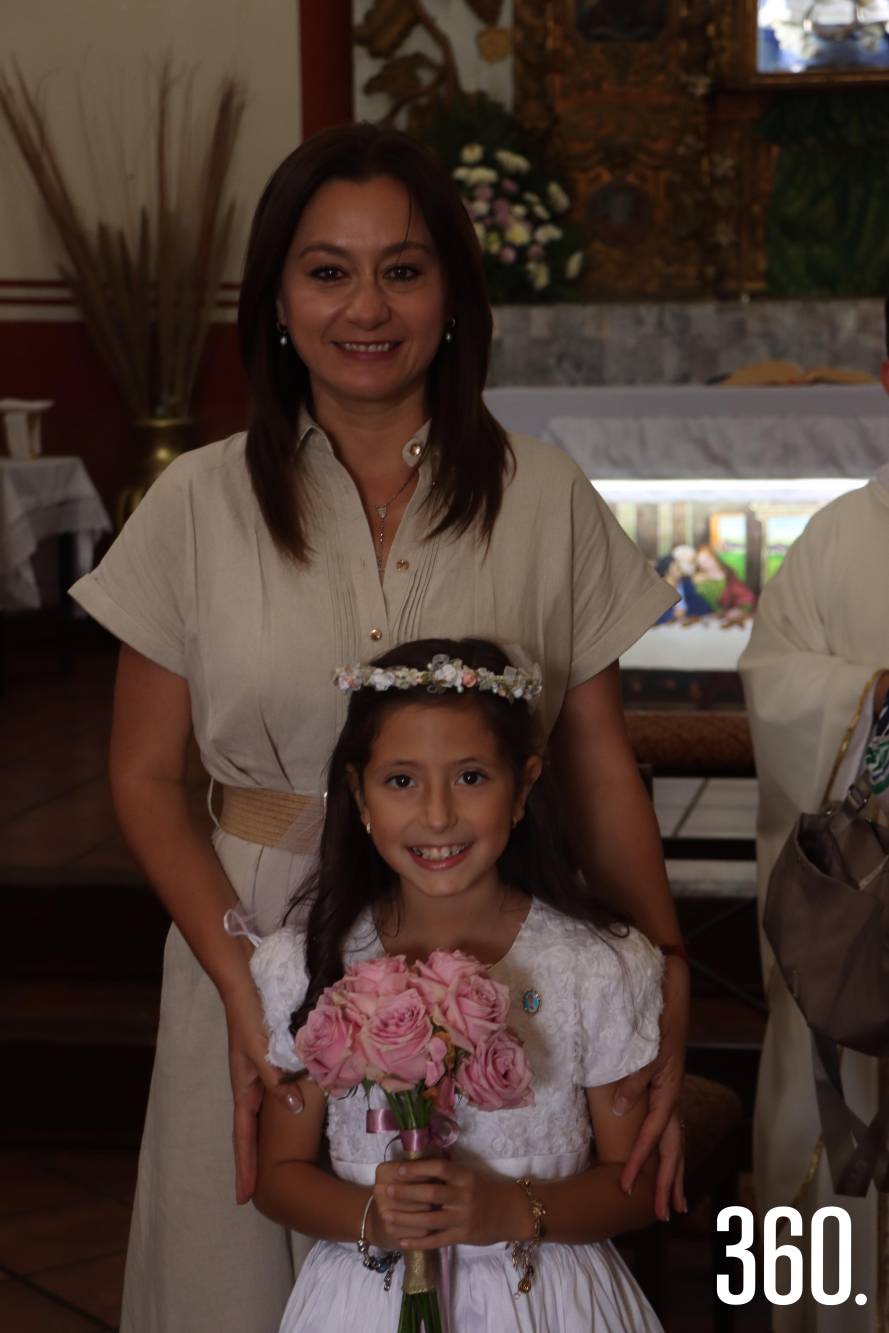 PRIMERA COMUNIÓN DE MARÍA ISABELLA LARA RIOJAS
